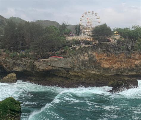 Pantai Gesing Wonderland Sensasi Wisata Beragam Wahana Seru Di Pesisir Selatan Yogyakarta