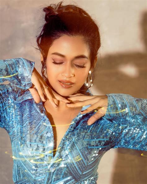 பட்டன கழட்டி காட்டினாலும் வாய்ப்பில்ல ராஜா தர லோக்கலா இறங்கிய சீரியல் நடிகை Cinereporters