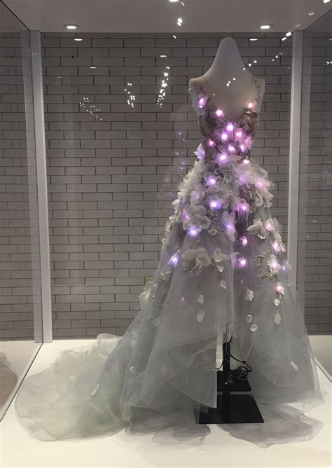 Worlds First Cognitive Dress By Ibm X Marchesa Utilizes Artificial Intelligence — Color