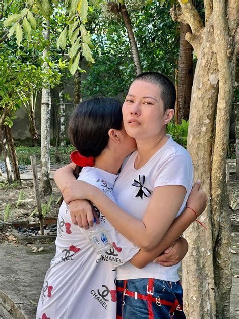 សុធារ៉ា ខឹ ងស ម្បារ ក្រោយតារាគ្នាឯង ឲ្យបុគ្គលល្បីៗឈប់liveជាមួយខ្លួន ដើម្បីអាជីវកម្ម មានវីដេអូ