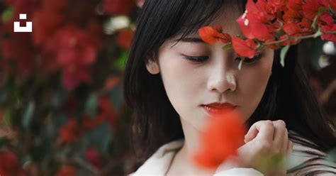 머리에 꽃을 꽂은 여자 사진 Unsplash의 무료 深圳市 이미지