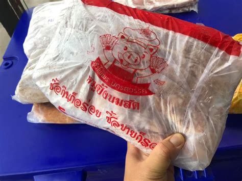 วันนี้มีเพียบ หมูปิ้ง ไม้ใหญ่ไม้เล็ก ไส้กรอกหมูเปรี้ยวและไม่เปรี้ยว ไส้กรอกจัมโบ้เผ็ดและไม่เผ็ด