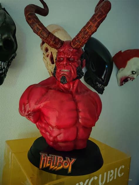 Busto Hell Boy De Segunda Mano Por 220 Eur En Elche En Wallapop