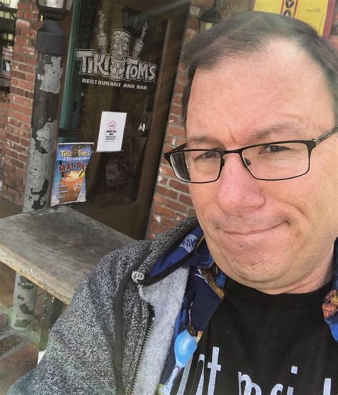 Tikitom Selfie Tiki With Ray