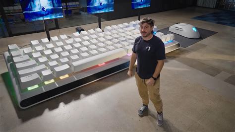 Alienware Makes A Gaming Keyboard And Mouse Too Big For Hulk Club