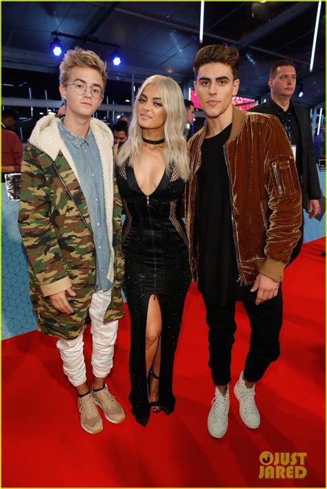 Jack And Jack Rap Alongside Shawn Mendes At Mtv Emas 2016 Video Photo 1048013 Photo Gallery