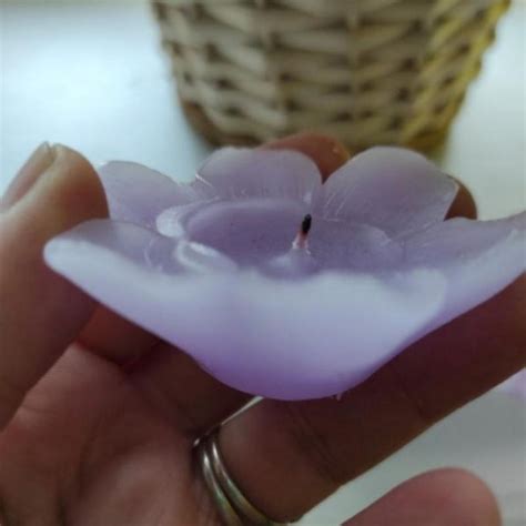 Актуальный подарок плавающие свечи цветочки — цена 100 грн в каталоге Свечи Купить товары для