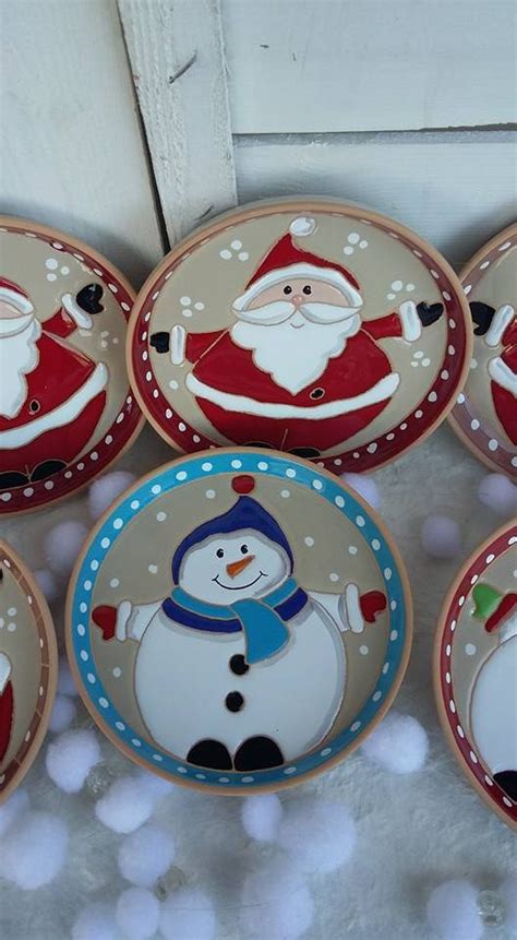 Una rassegna di creazioni artigianali in ceramica per Natale