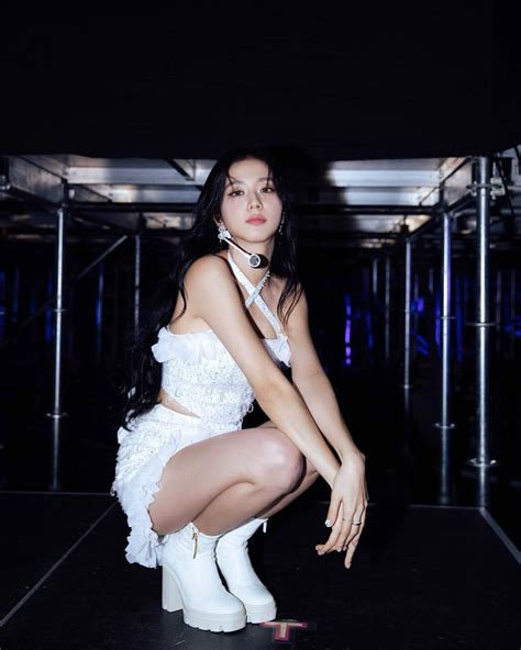 Blackpink 巡演完美落幕！ Jisoo 放送長腿辣照寵粉：「謝謝 Blink