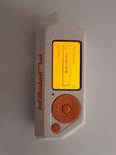 flipper zero multi tool device