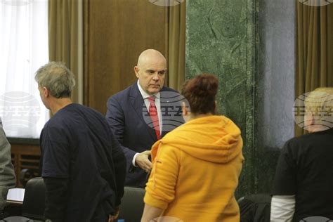 Всички ние които сме част от държавните институции трябва да се обединим в интерес на хората и