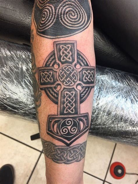 Tatuaje De La Cruz Celta 80 Fotos Significado Interesantes Diseños De Tatuajes De La Cruz Celta