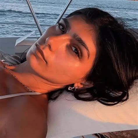 Mia Khalifa Shares Never Before Seen Nudes As She Reclaims Her