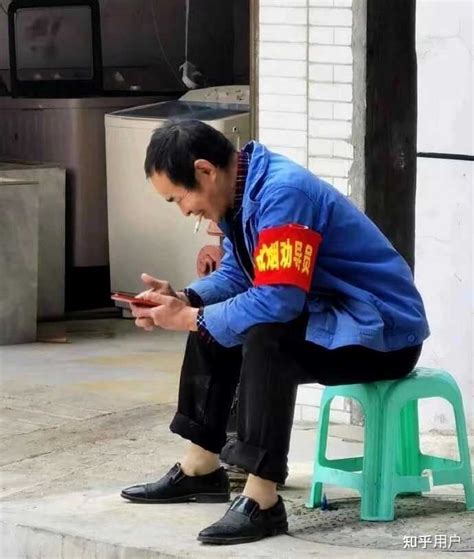 近年「绅装骑行」在上海、成都等地流行，你觉得它为城市增添了风采还是荒诞？真正的优雅究竟源自什么？ 知乎