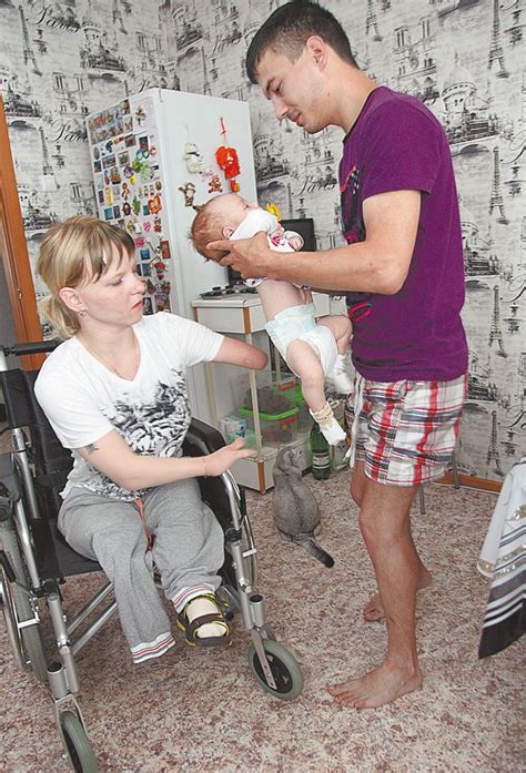 Галкино счастье Девушка без рук и ног родила сына и нашла свою мать