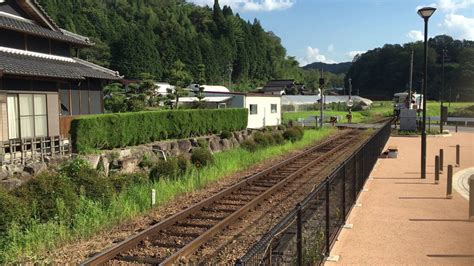 山岡駅に明知鉄道のアケチ10形が到着 YouTube