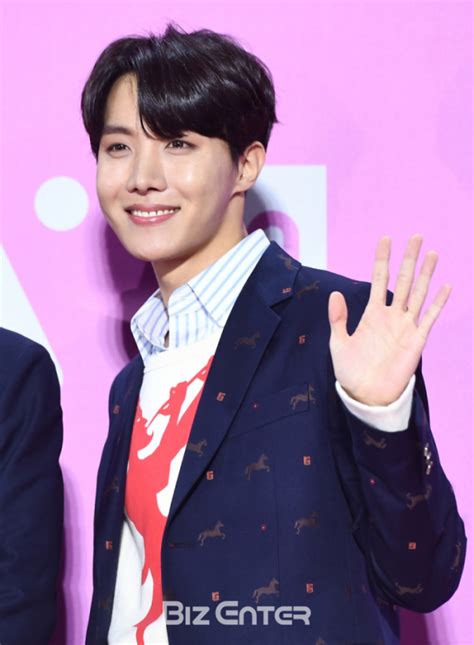 방탄소년단 제이홉 군대간다 입영 연기 취소진 이어 두 번째 비즈엔터