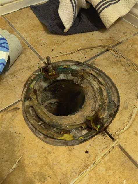 Weird Offset Toilet Flange Help Uartisticwin378