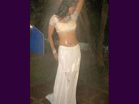 South Indian Actresses In Wet Saree Hot Show Photos Collect
