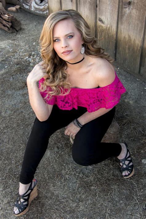 Interview With Holly Tucker Hometown Country Music