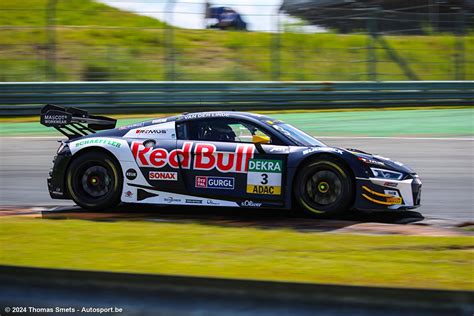 Nürburgring Kelvin Van Der Linde In De Regen Autosportbe