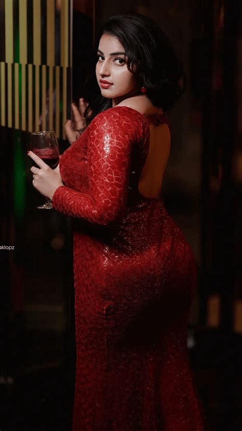 Malavika Menon 🍑😋 Rmalluhorny