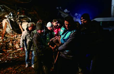 튀르키예·시리아 강진 사망자 7800명 넘어