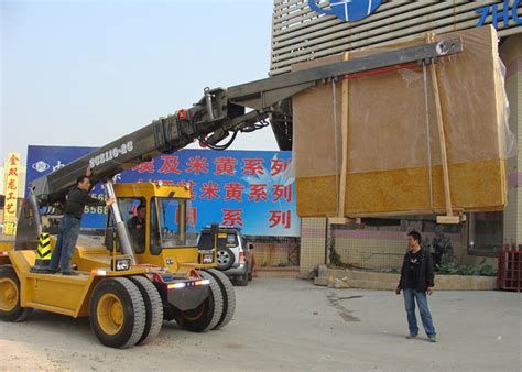 Hydraulic Mechanical Transmission Telescopic Boom Forklift For Construction Spots
