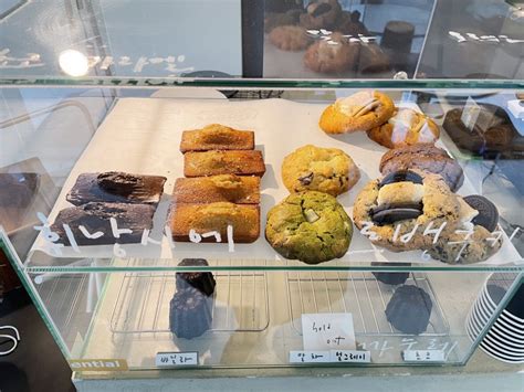 내손동카페추천 벨포레 라떼and휘낭시에맛집 에센셜 커피 네이버 블로그