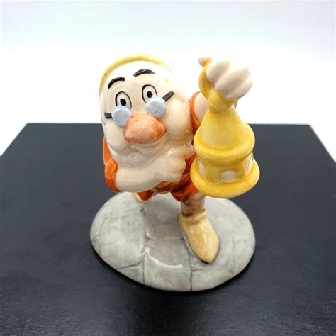 Snow White And Seven Dwarfs Doc With Lantern Disney Royal Doulton Sw19 £1699 Picclick Uk