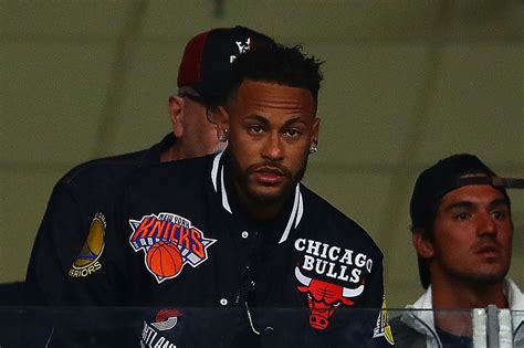 How Psg Dressing Room Teased Neymar After Failed Barcelona Transfer The Sportsrush