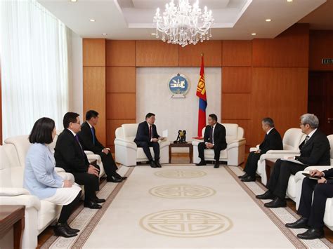 Үндсэн хуулийн нэмэлт өөрчлөлтийг Монгол Улсын Ерөнхийлөгчид танилцуулж уг эхийг баталгаажуулж