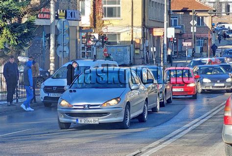 Верижна катастрофа с 4 коли затрудни движението по булевард Освобождение