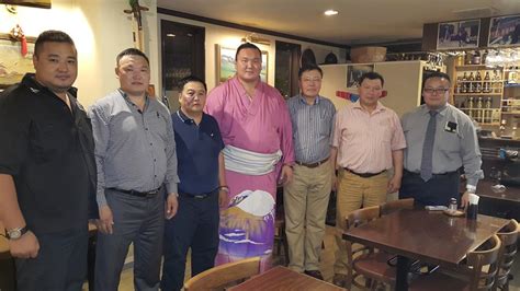 Нутгийн хүүтэйгээ уулзав