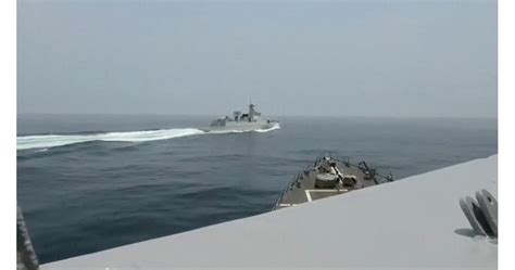 Китайски боен кораб пресече пътя на американски в Тайванския проток