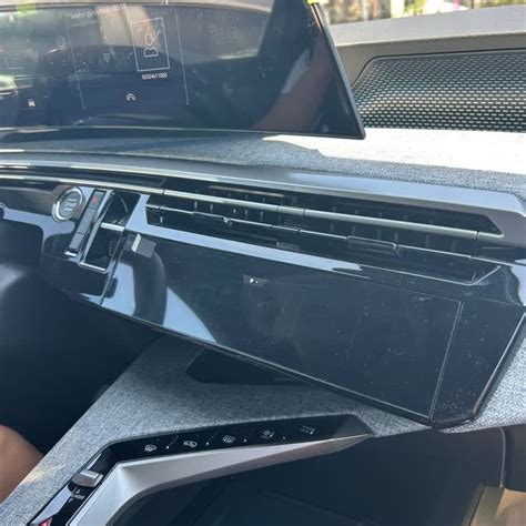 Peugeot 3008 Hybrid I Toggle Ekran Sorunu Yazılım Ve Parça Bekleyişiyle Uzun Süre Çözülmedi