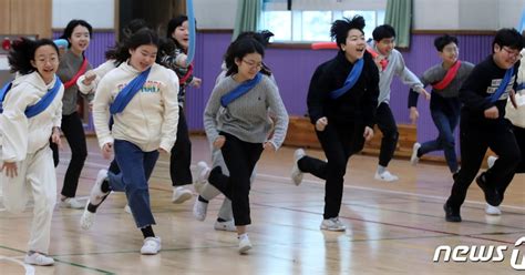 마스크 벗고 친구들과 함께