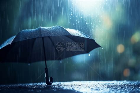 雨天里的一把伞高清图片下载 正版图片600291233 摄图网