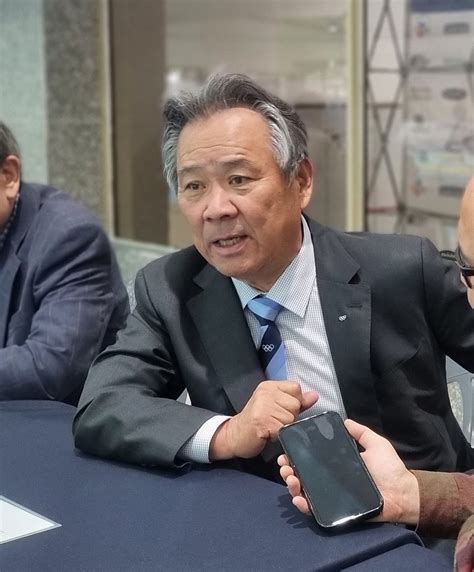 인터뷰하는 이기흥 대한체육회장 연합뉴스