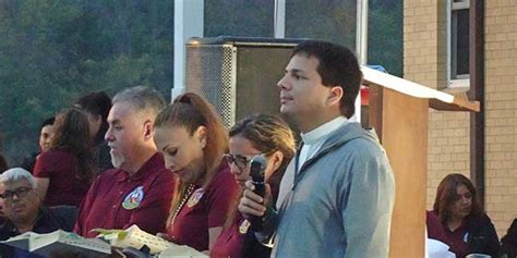 Padre Marcos Galvis Predicó En Carolina Del Norte