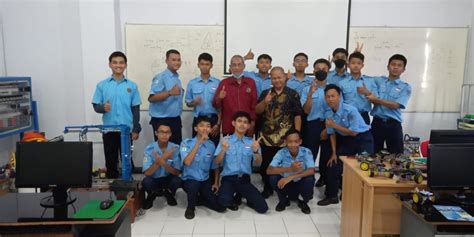 Pelatihan Teknik Elektronika Batch 2 Sekolah Tinggi Teknologi Warga Surakarta