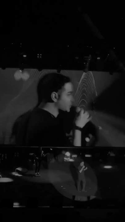 محسن یگانه نباشی دنیا رو بی تو نمیخوام یه لحظه، دنیا بی چشمات یه دروغِ محضه محسنیگانه