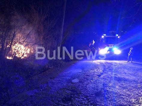 На живо Голям пожар захапа от четири страни къща край Враца ситуацията е критична снимки