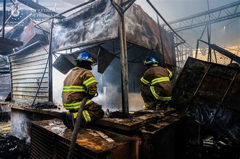 Equipos Del Gobierno Trabajan En Extinción De Incendio En Mercado