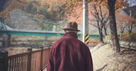 기대수명 증가 영향으로 저축 늘리고 소비 줄인다