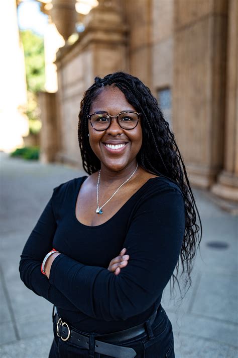 About Alexandra Raymond Medium