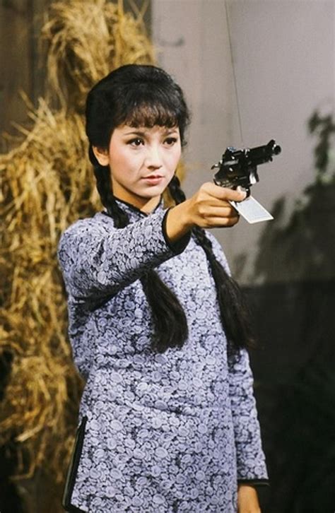 这个角色居然不是《上海滩》冯程程，而是女黑侠木兰花 搜狐大视野 搜狐新闻
