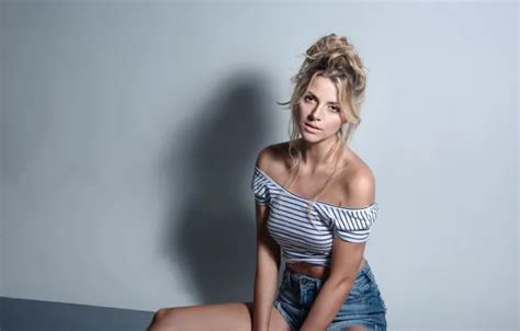 Wallpaper Look Face Background Model Angie For Mobile And Desktop