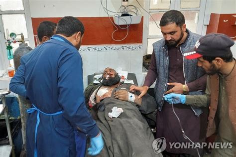 아프간 탈레반 공격에 부상한 파키스탄 남성 연합뉴스