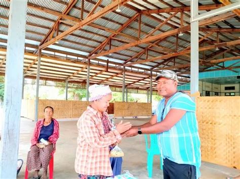 ဒီးမော့ဆိုမြို့နယ်ရှိ စစ်ဘေးရှောင် သက်ကြီးရွယ်အိုများကို အစားအသောက်များ